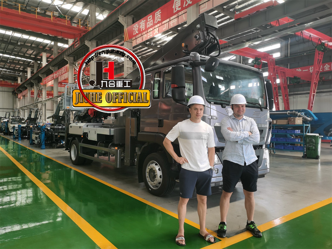 JIUHE SINOTRUK HOWO 4*2 Hydraulic Lift Platform Truck 45m Truck Mounted ...